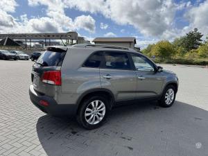 Grey Kia Sorento 2011 in Telschi, with an engine capacity of 2.20 L and mileage of 226 thousand km for 5700 €, photo 8 on AUTOMOTO.COM.LV