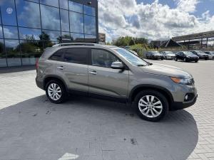Grey Kia Sorento 2011 in Telschi, with an engine capacity of 2.20 L and mileage of 226 thousand km for 5700 €, photo 9 on AUTOMOTO.COM.LV