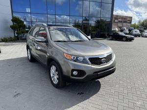 Grey Kia Sorento 2011 in Telschi, with an engine capacity of 2.20 L and mileage of 226 thousand km for 5700 €, photo 10 on AUTOMOTO.COM.LV