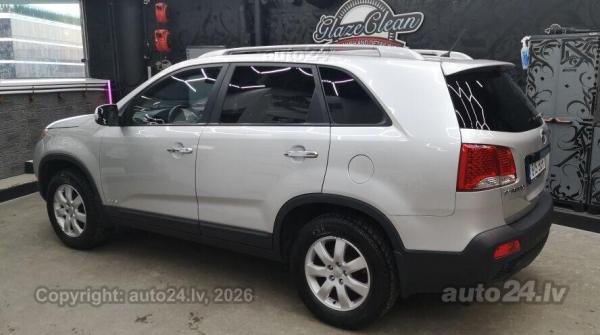 Pelēks Kia Sorento 2012 Tallina, ar dzinēja tilpumu 2.40 L un nobraukumu 269 tūkst. km par 9999 €, foto 4 vietnē AUTOMOTO.COM.LV
