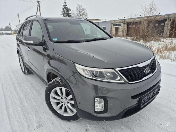 Grey Kia Sorento 2012 in Alytus, with an engine capacity of 2.20 L and mileage of 240 thousand km for 8750 €, photo 1 on AUTOMOTO.COM.LV