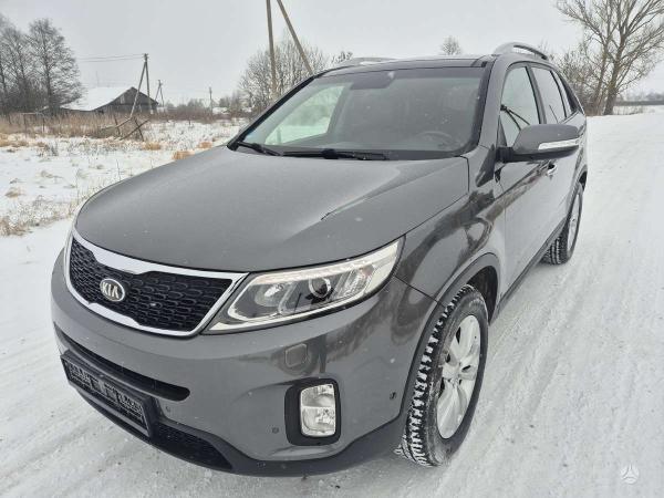 Grey Kia Sorento 2012 in Alytus, with an engine capacity of 2.20 L and mileage of 240 thousand km for 8750 €, photo 3 on AUTOMOTO.COM.LV