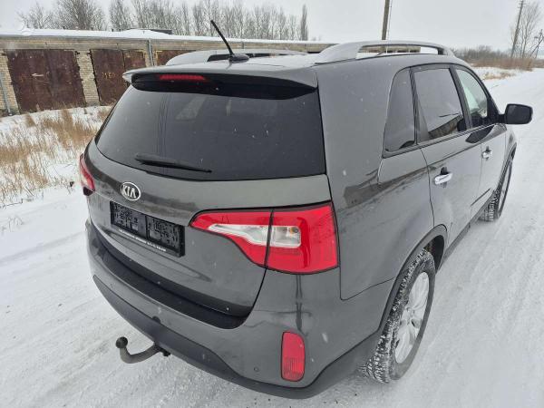 Grey Kia Sorento 2012 in Alytus, with an engine capacity of 2.20 L and mileage of 240 thousand km for 8750 €, photo 6 on AUTOMOTO.COM.LV