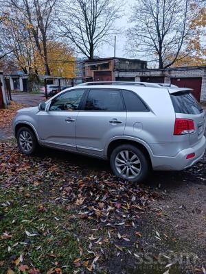 Pelēks Kia Sorento 2012 Rīga, ar dzinēja tilpumu 2.20 L un nobraukumu 0 tūkst. km par 8500 €, foto  vietnē AUTOMOTO.COM.LV