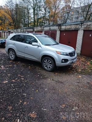 Pelēks Kia Sorento 2012 Rīga, ar dzinēja tilpumu 2.20 L un nobraukumu 0 tūkst. km par 8500 €, foto 4 vietnē AUTOMOTO.COM.LV