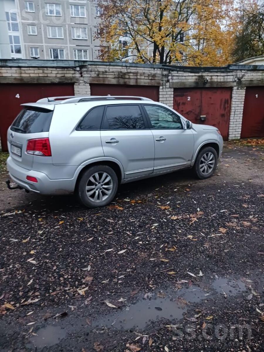 Pelēks Kia Sorento 2012 Rīga, ar dzinēja tilpumu 2.20 L un nobraukumu 0 tūkst. km par 8500 €, foto 5 vietnē AUTOMOTO.COM.LV