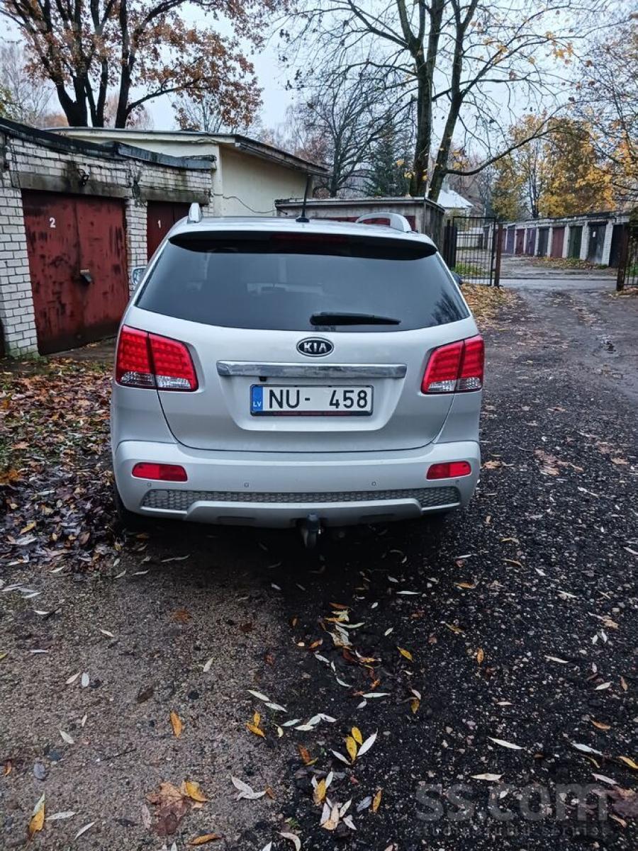 Pelēks Kia Sorento 2012 Rīga, ar dzinēja tilpumu 2.20 L un nobraukumu 0 tūkst. km par 8500 €, foto 6 vietnē AUTOMOTO.COM.LV