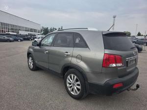 Grey Kia Sorento 2012 in Marijampole, with an engine capacity of 2.20 L and mileage of 260 thousand km for 4990 €, photo 6 on AUTOMOTO.COM.LV
