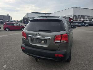 Grey Kia Sorento 2012 in Marijampole, with an engine capacity of 2.20 L and mileage of 260 thousand km for 4990 €, photo 8 on AUTOMOTO.COM.LV