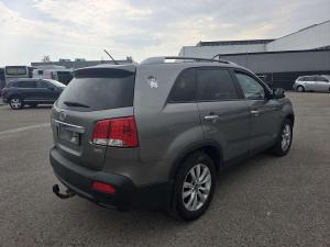 Grey Kia Sorento 2012 in Marijampole, with an engine capacity of 2.20 L and mileage of 260 thousand km for 4990 €, photo 9 on AUTOMOTO.COM.LV