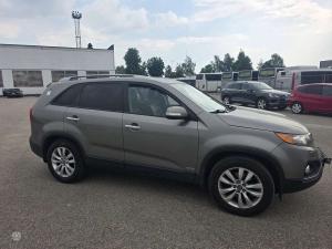 Grey Kia Sorento 2012 in Marijampole, with an engine capacity of 2.20 L and mileage of 260 thousand km for 4990 €, photo 13 on AUTOMOTO.COM.LV