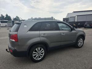 Grey Kia Sorento 2012 in Marijampole, with an engine capacity of 2.20 L and mileage of 260 thousand km for 4990 €, photo 15 on AUTOMOTO.COM.LV