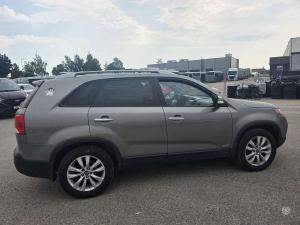 Grey Kia Sorento 2012 in Marijampole, with an engine capacity of 2.20 L and mileage of 260 thousand km for 4990 €, photo 16 on AUTOMOTO.COM.LV