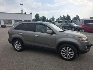 Grey Kia Sorento 2012 in Marijampole, with an engine capacity of 2.20 L and mileage of 260 thousand km for 4990 €, photo 18 on AUTOMOTO.COM.LV