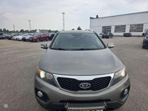 Grey Kia Sorento 2012 in Marijampole, with an engine capacity of 2.20 L and mileage of 260 thousand km for 4990 €, photo 20 on AUTOMOTO.COM.LV