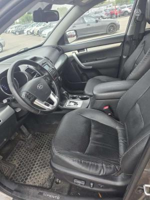 Grey Kia Sorento 2012 in Marijampole, with an engine capacity of 2.20 L and mileage of 260 thousand km for 4990 €, photo 21 on AUTOMOTO.COM.LV