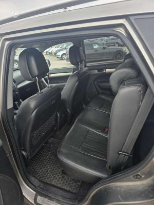 Grey Kia Sorento 2012 in Marijampole, with an engine capacity of 2.20 L and mileage of 260 thousand km for 4990 €, photo 25 on AUTOMOTO.COM.LV