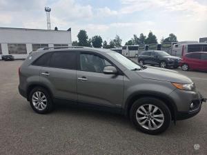 Grey Kia Sorento 2012 in Marijampole, with an engine capacity of 2.20 L and mileage of 260 thousand km for 4990 €, photo 28 on AUTOMOTO.COM.LV