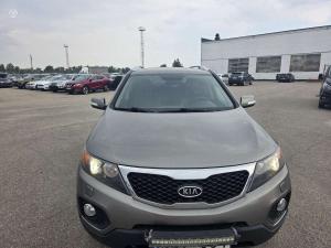 Grey Kia Sorento 2012 in Marijampole, with an engine capacity of 2.20 L and mileage of 260 thousand km for 4990 €, photo 32 on AUTOMOTO.COM.LV