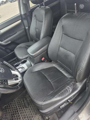 Grey Kia Sorento 2012 in Marijampole, with an engine capacity of 2.20 L and mileage of 260 thousand km for 4990 €, photo 34 on AUTOMOTO.COM.LV