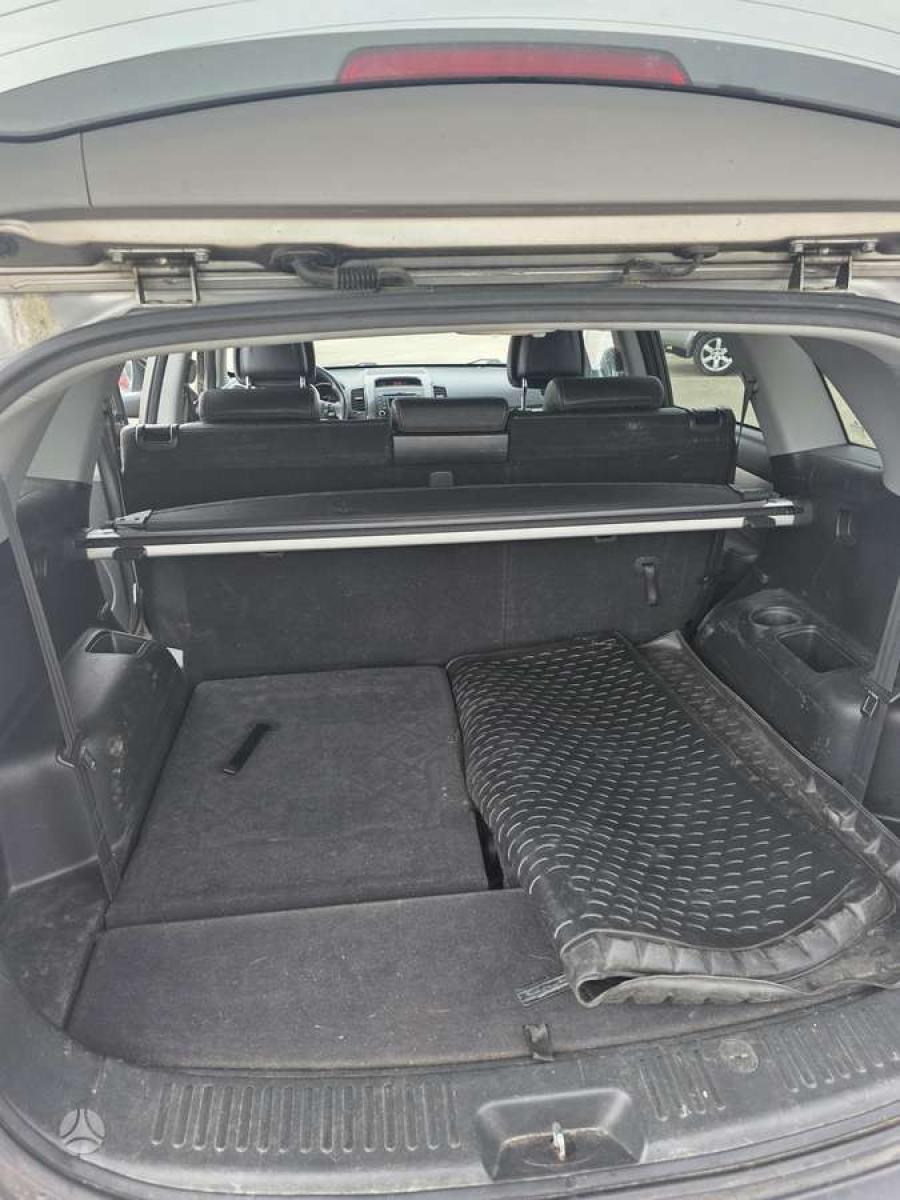 Grey Kia Sorento 2012 in Marijampole, with an engine capacity of 2.20 L and mileage of 260 thousand km for 4990 €, photo 36 on AUTOMOTO.COM.LV