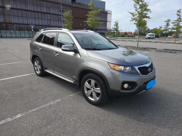 Grey Kia Sorento 2012 in Klaipeda, with an engine capacity of 2.36 L and mileage of 330 thousand km for 6930 €, photo 1 on AUTOMOTO.COM.LV