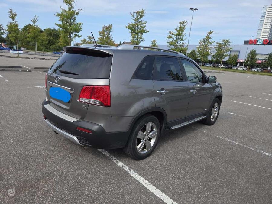Pelēks Kia Sorento 2012 Klaipėda, ar dzinēja tilpumu 2.36 L un nobraukumu 330 tūkst. km par 6930 €, foto 4 vietnē AUTOMOTO.COM.LV