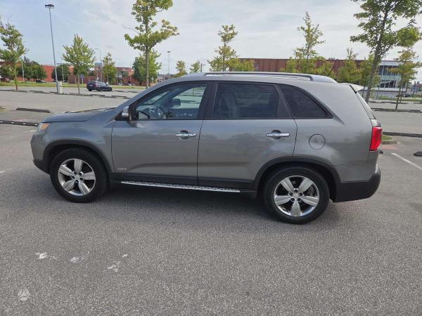 Grey Kia Sorento 2012 in Klaipeda, with an engine capacity of 2.36 L and mileage of 330 thousand km for 6930 €, photo 5 on AUTOMOTO.COM.LV