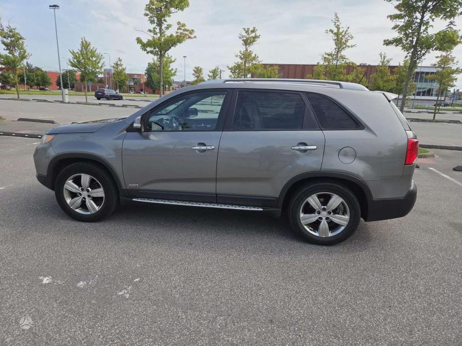 Pelēks Kia Sorento 2012 Klaipėda, ar dzinēja tilpumu 2.36 L un nobraukumu 330 tūkst. km par 6930 €, foto 6 vietnē AUTOMOTO.COM.LV