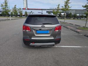 Pelēks Kia Sorento 2012 Klaipėda, ar dzinēja tilpumu 2.36 L un nobraukumu 330 tūkst. km par 6930 €, foto 7 vietnē AUTOMOTO.COM.LV