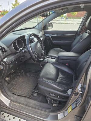 Pelēks Kia Sorento 2012 Klaipėda, ar dzinēja tilpumu 2.36 L un nobraukumu 330 tūkst. km par 6930 €, foto 8 vietnē AUTOMOTO.COM.LV