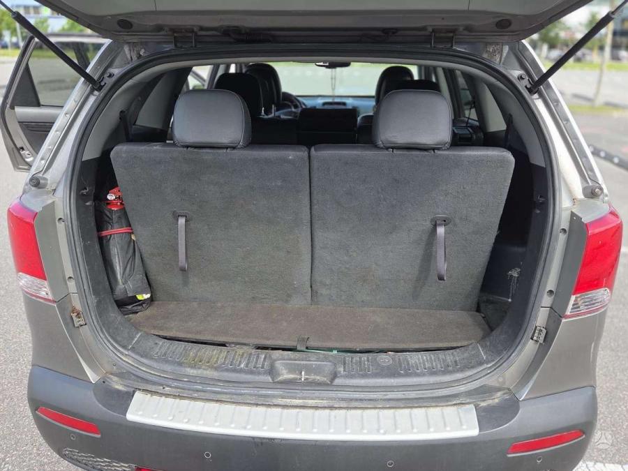 Pelēks Kia Sorento 2012 Klaipėda, ar dzinēja tilpumu 2.36 L un nobraukumu 330 tūkst. km par 6930 €, foto 11 vietnē AUTOMOTO.COM.LV