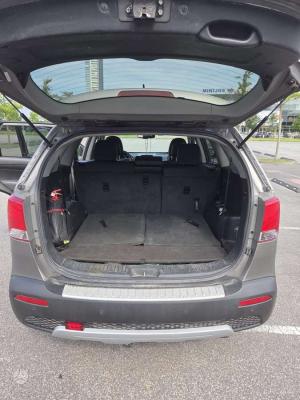 Pelēks Kia Sorento 2012 Klaipėda, ar dzinēja tilpumu 2.36 L un nobraukumu 330 tūkst. km par 6930 €, foto 15 vietnē AUTOMOTO.COM.LV