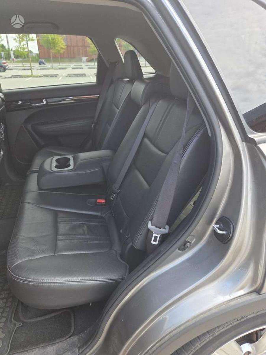 Pelēks Kia Sorento 2012 Klaipėda, ar dzinēja tilpumu 2.36 L un nobraukumu 330 tūkst. km par 6930 €, foto 17 vietnē AUTOMOTO.COM.LV
