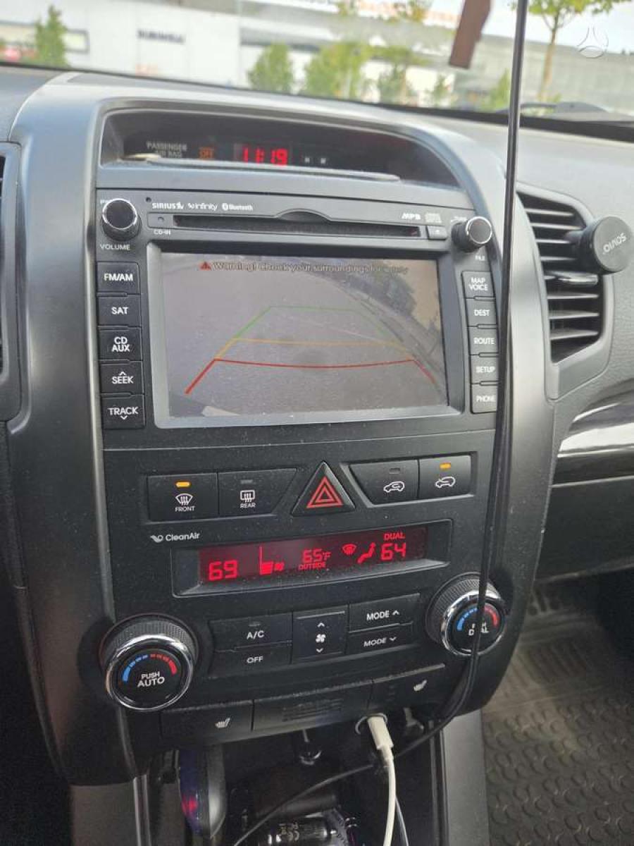Pelēks Kia Sorento 2012 Klaipėda, ar dzinēja tilpumu 2.36 L un nobraukumu 330 tūkst. km par 6930 €, foto 18 vietnē AUTOMOTO.COM.LV