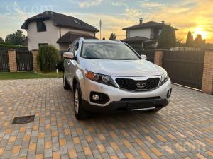 Pelēks Kia Sorento 2012 Rīga, ar dzinēja tilpumu 2.20 L un nobraukumu 0 tūkst. km par 8300 €, foto  vietnē AUTOMOTO.COM.LV