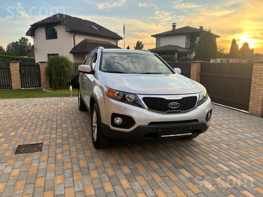 Pelēks Kia Sorento 2012 Rīga, ar dzinēja tilpumu 2.20 L un nobraukumu 0 tūkst. km par 8300 €, foto 1 vietnē AUTOMOTO.COM.LV