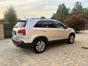 Pelēks Kia Sorento 2012 Rīga, ar dzinēja tilpumu 2.20 L un nobraukumu 0 tūkst. km par 8300 €, foto 4 vietnē AUTOMOTO.COM.LV