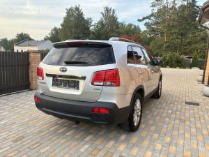 Pelēks Kia Sorento 2012 Rīga, ar dzinēja tilpumu 2.20 L un nobraukumu 0 tūkst. km par 8300 €, foto 5 vietnē AUTOMOTO.COM.LV