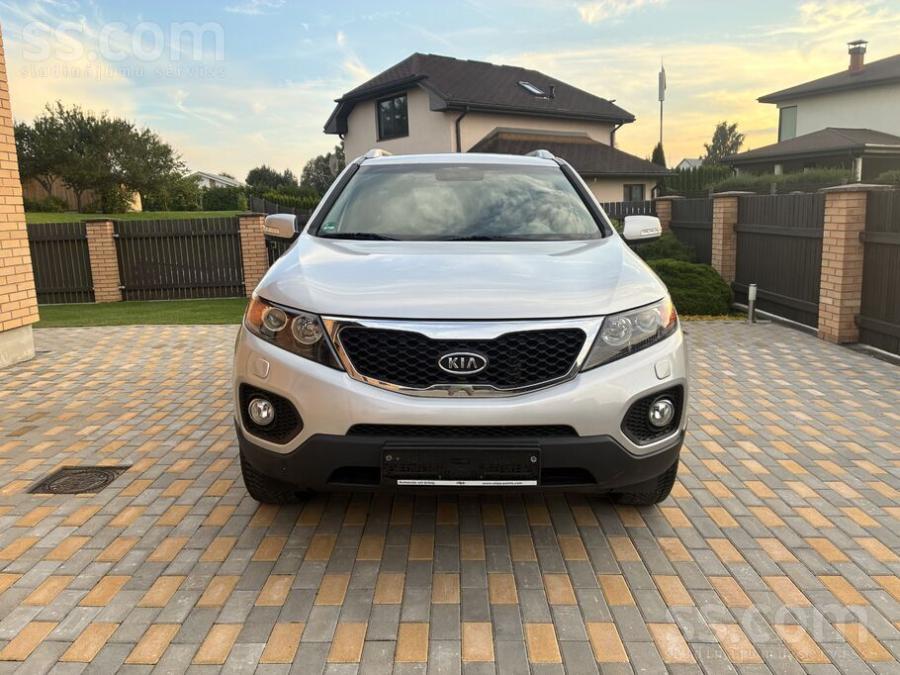 Pelēks Kia Sorento 2012 Rīga, ar dzinēja tilpumu 2.20 L un nobraukumu 0 tūkst. km par 8300 €, foto 6 vietnē AUTOMOTO.COM.LV