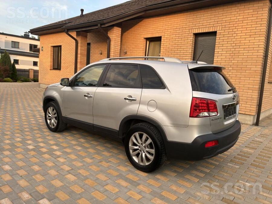 Pelēks Kia Sorento 2012 Rīga, ar dzinēja tilpumu 2.20 L un nobraukumu 0 tūkst. km par 8300 €, foto 9 vietnē AUTOMOTO.COM.LV