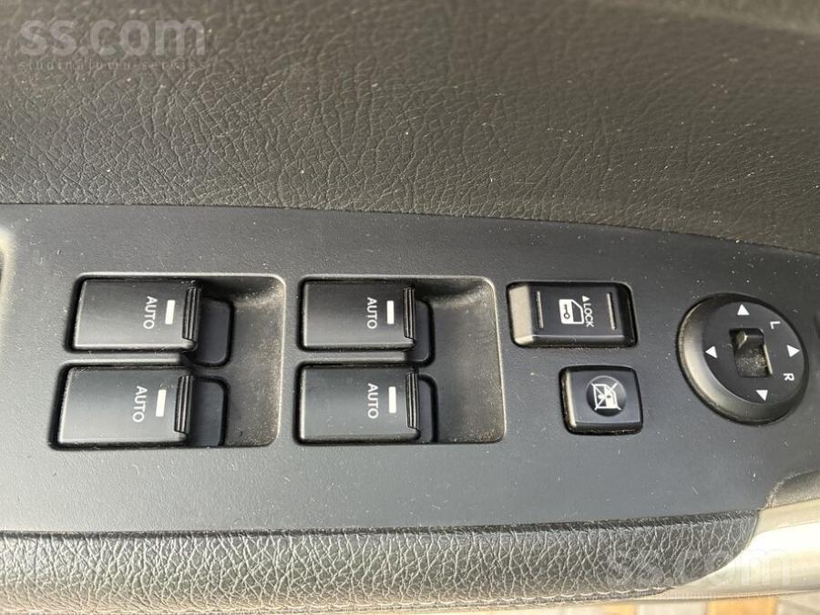 Pelēks Kia Sorento 2012 Rīga, ar dzinēja tilpumu 2.20 L un nobraukumu 0 tūkst. km par 8300 €, foto 15 vietnē AUTOMOTO.COM.LV