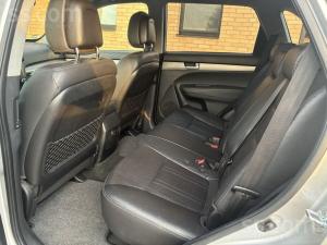 Pelēks Kia Sorento 2012 Rīga, ar dzinēja tilpumu 2.20 L un nobraukumu 0 tūkst. km par 8300 €, foto 18 vietnē AUTOMOTO.COM.LV