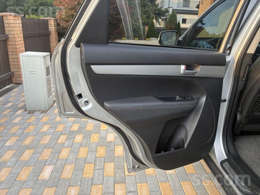 Pelēks Kia Sorento 2012 Rīga, ar dzinēja tilpumu 2.20 L un nobraukumu 0 tūkst. km par 8300 €, foto 19 vietnē AUTOMOTO.COM.LV