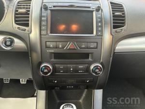 Pelēks Kia Sorento 2012 Rīga, ar dzinēja tilpumu 2.20 L un nobraukumu 0 tūkst. km par 8300 €, foto 22 vietnē AUTOMOTO.COM.LV