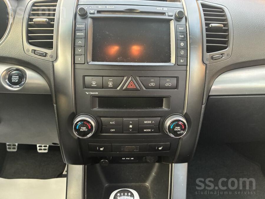 Pelēks Kia Sorento 2012 Rīga, ar dzinēja tilpumu 2.20 L un nobraukumu 0 tūkst. km par 8300 €, foto 22 vietnē AUTOMOTO.COM.LV