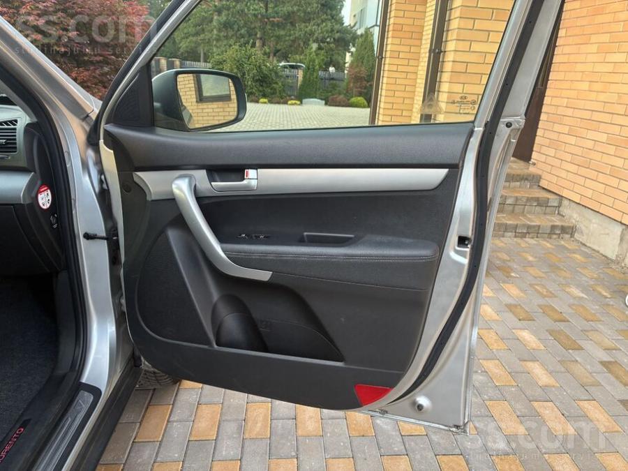 Pelēks Kia Sorento 2012 Rīga, ar dzinēja tilpumu 2.20 L un nobraukumu 0 tūkst. km par 8300 €, foto 23 vietnē AUTOMOTO.COM.LV