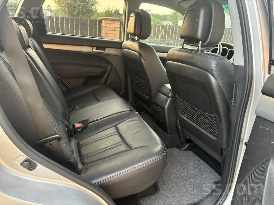 Pelēks Kia Sorento 2012 Rīga, ar dzinēja tilpumu 2.20 L un nobraukumu 0 tūkst. km par 8300 €, foto 24 vietnē AUTOMOTO.COM.LV