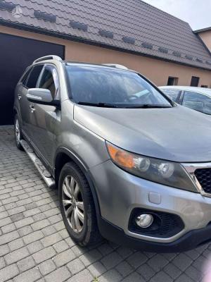 Pelēks Kia Sorento 2012 Mažeikiai, ar dzinēja tilpumu 2.20 L un nobraukumu 259 tūkst. km par 6800 €, foto  vietnē AUTOMOTO.COM.LV