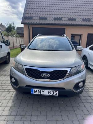 Pelēks Kia Sorento 2012 Mažeikiai, ar dzinēja tilpumu 2.20 L un nobraukumu 259 tūkst. km par 6800 €, foto 3 vietnē AUTOMOTO.COM.LV